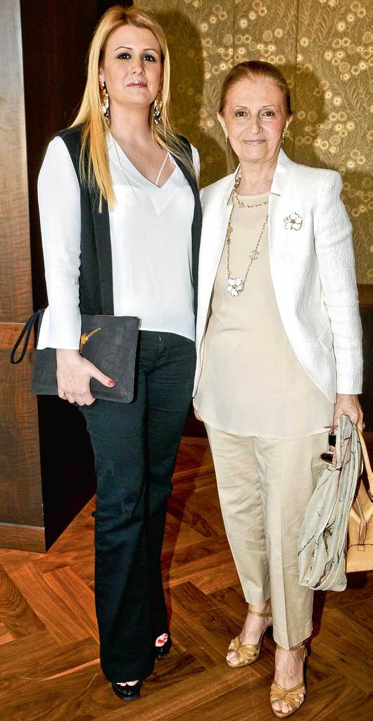 Yeni kitabını tanıtmak için davet verdi - Galeri Haberleri